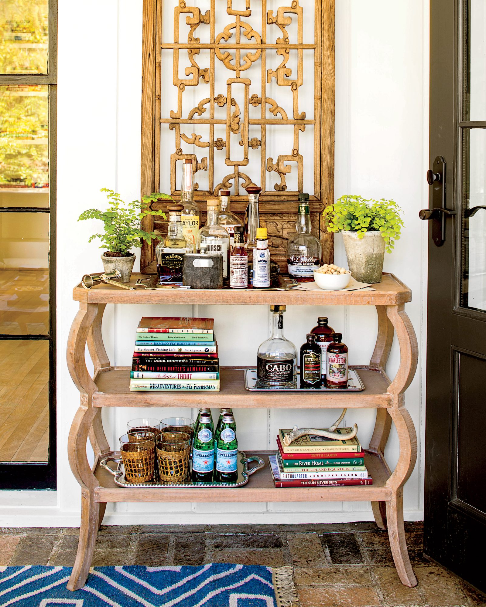 Living Room Bar Cart Decor - Decordiva.org